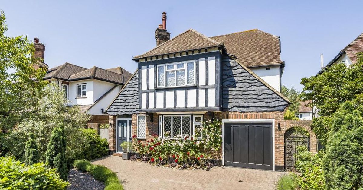 5 Bedroom House For Sale In Sandiland Crescent Hayes Br2 Sold Kfh