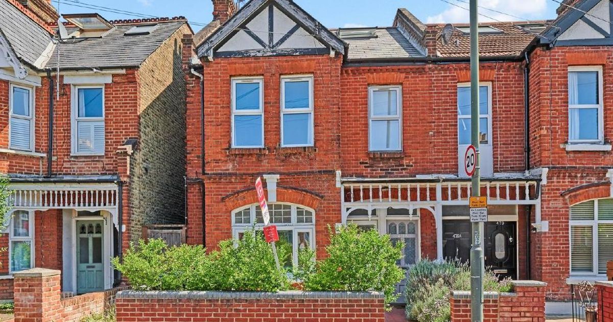 2 bedroom Flat for sale in Kingston Road, London SW20 (Sold) | KFH