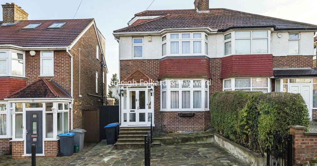 4 bedroom House for sale in Springfield Mount, Colindale NW9 (Sold) | KFH