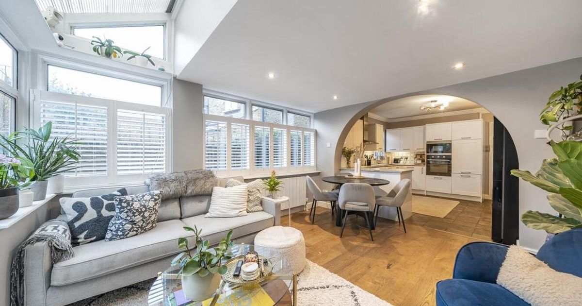 2 bedroom Flat for sale in Battersea Rise, Battersea SW11 (Contracts ...