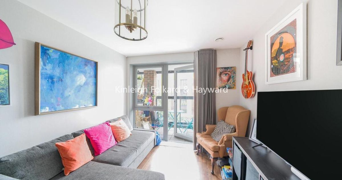 2 bedroom Flat for sale in High Road, Whetstone N20 (For sale) | KFH