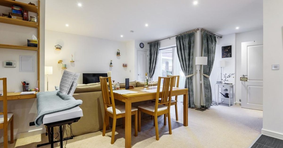 2 bedroom Flat to rent in Kingston Road, Raynes Park SW20 (Let) | KFH